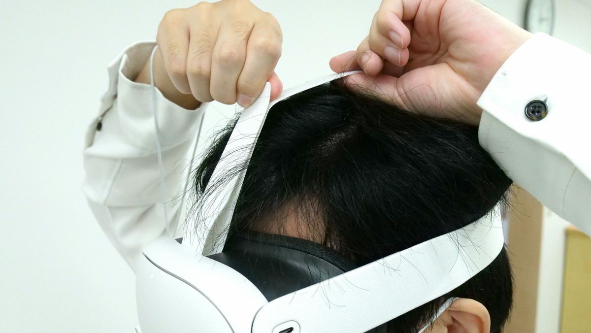 I tried setting up Meta Quest 3, but how good is the full-color pass ...