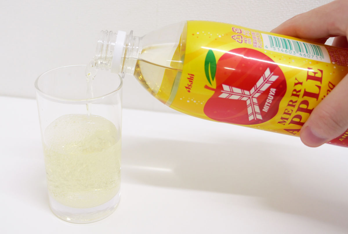 爽やかなりんごの風味＆キレのある炭酸で食事やスイーツに超マッチする「三ツ矢 MERRY APPLE Sparkling」を飲んでみた ...