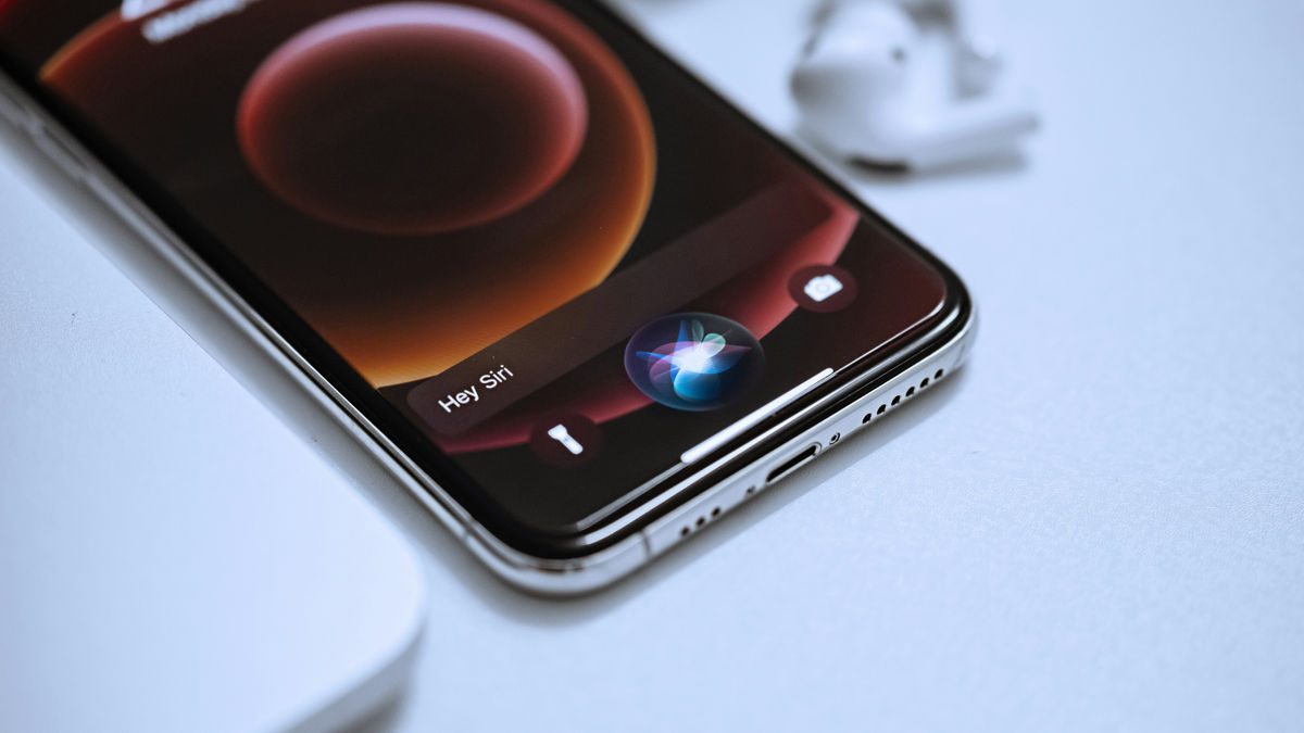 A More Conversational Siri Planned For Ios 19 Is Lagging Behind