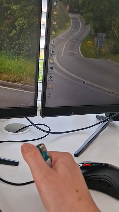 Mysterious phenomenon where 'PC monitor turns off when lighter is lit ...