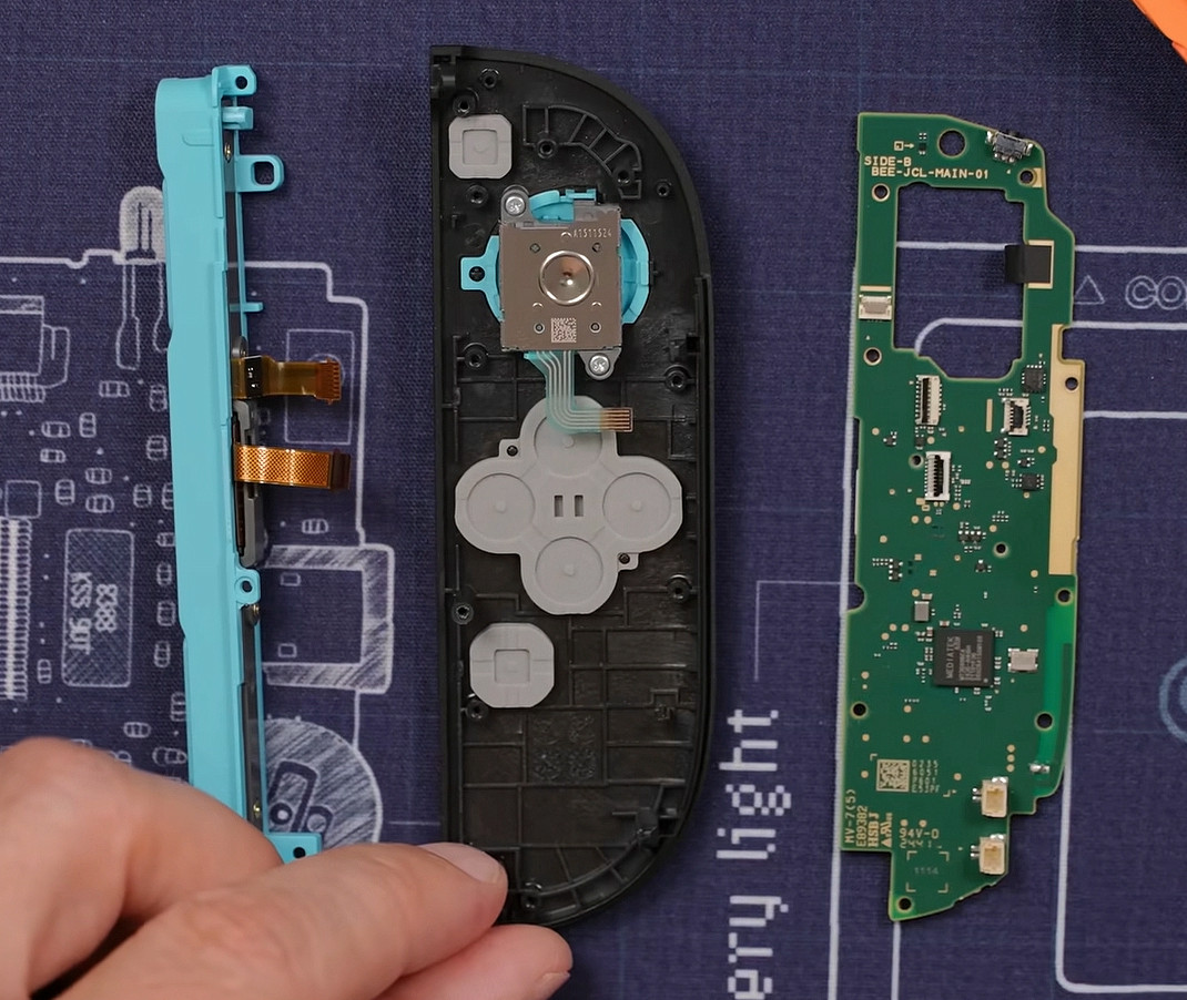 「Nintendo Switch 2」を分解する動画が早くも登場、NVIDIA製カスタムチップやJoy-Con 2のスティックなどが丸裸に - GIGAZINE