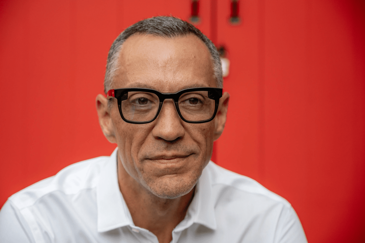 'TranscribeGlass' is a smart glass for the hearing impaired that ...