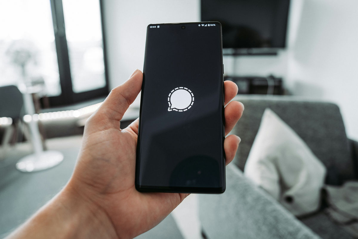 市民がSignalチャットでICEを追跡している件についてFBIが調査を開始 - GIGAZINE