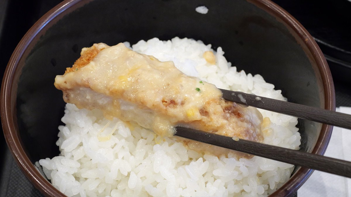 松屋のニンニクメニュー「シュクメルリ」を豚カツにぶっかけた「シュクメルリロースかつ」＆チキンカツにぶっかけた「シュクメルリジャンボチキンかつ ...
